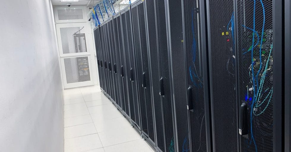 A Look at the Science Behind Hot and Cold Containment Aisles